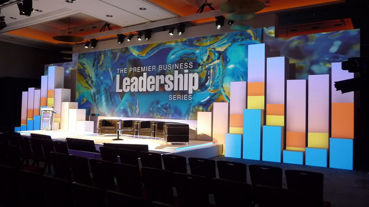 Backdrop là gì? Backdrop và background khác nhau như nào?